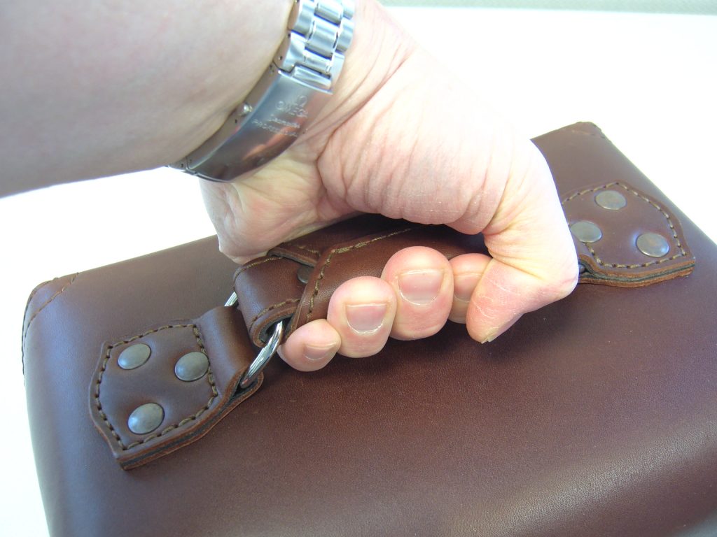 Saddleback Leather Gadget Bag Review - The Gadgeteer