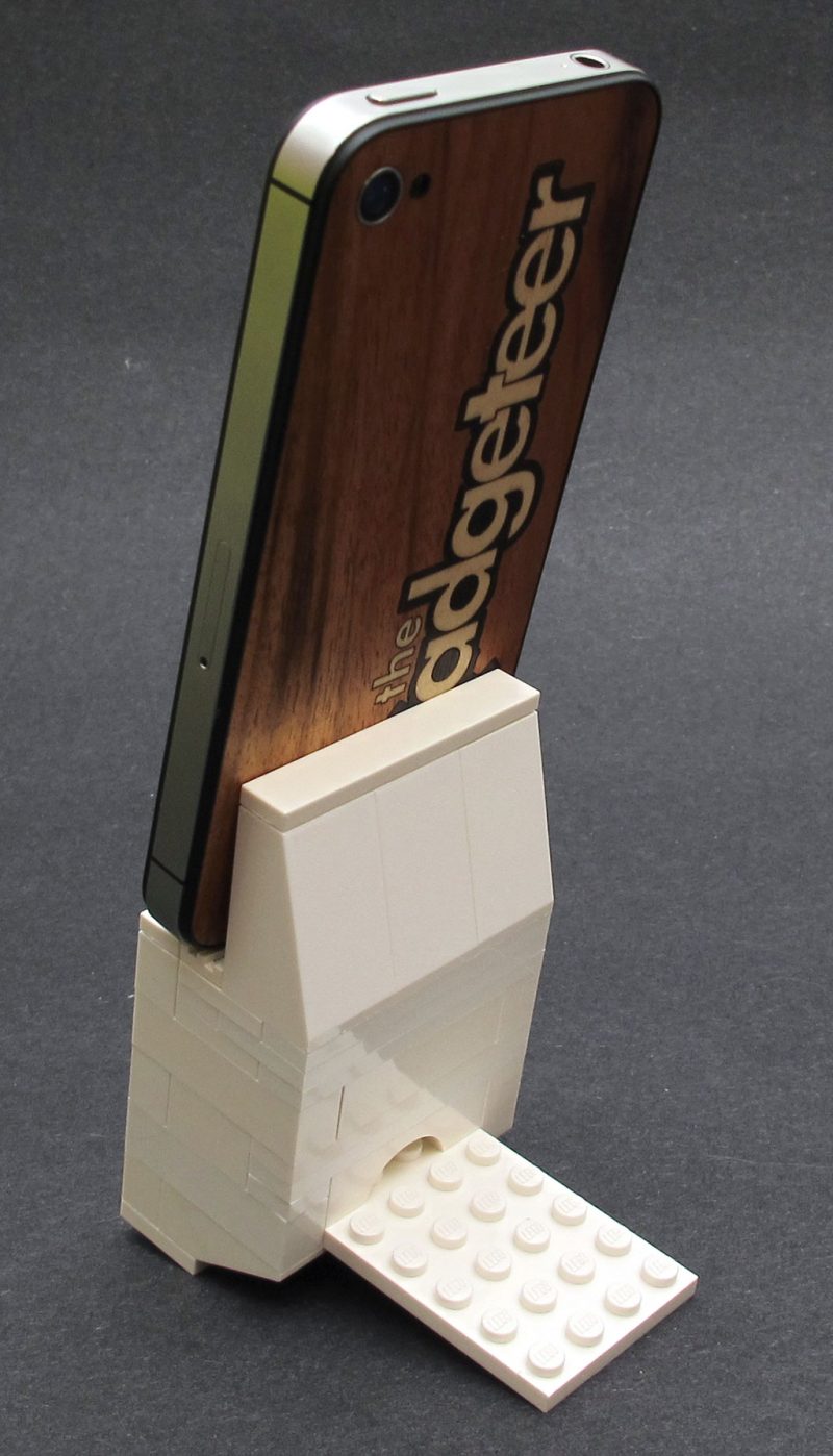 The Daily Brick LEGO Custom iPad and iPhone Dock Kit review - The Gadgeteer