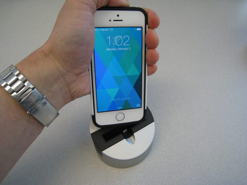 Henge Docks Gravitas Lightning iPhone/iPad dock review - The Gadgeteer