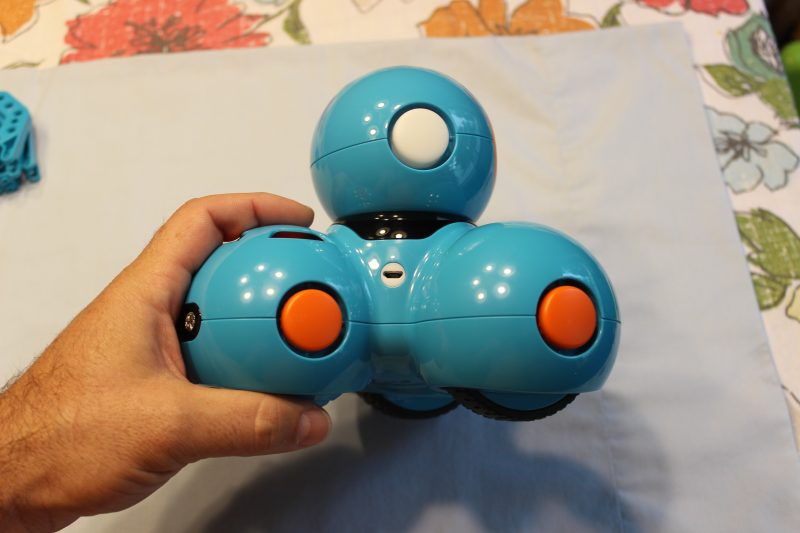 Wonder Workshop Dash and Dot Robot Pack review - The Gadgeteer