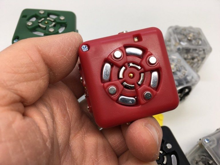 Modular Robotics Cubelets robot blocks review - The Gadgeteer