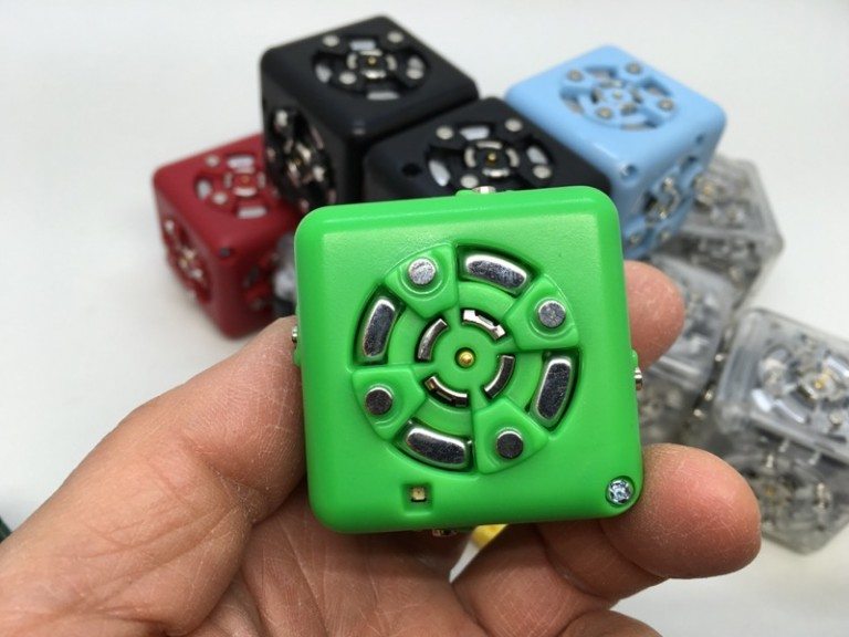 Modular Robotics Cubelets robot blocks review - The Gadgeteer
