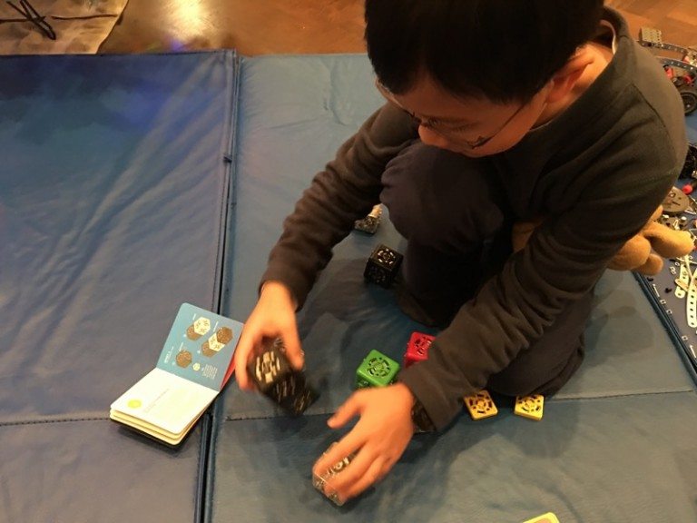 Modular Robotics Cubelets robot blocks review - The Gadgeteer