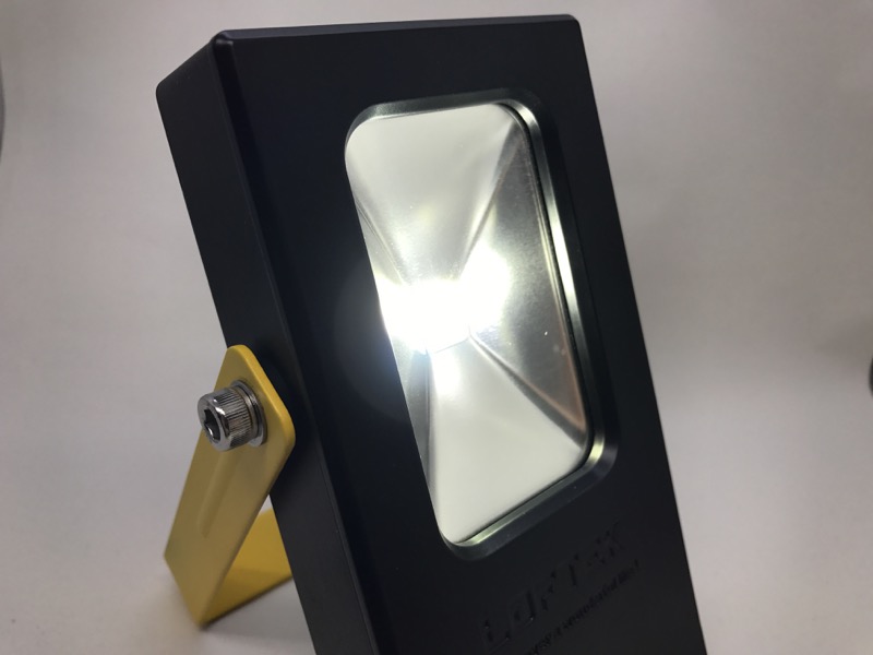 Loftek 15W Portable Floodlight review - The Gadgeteer