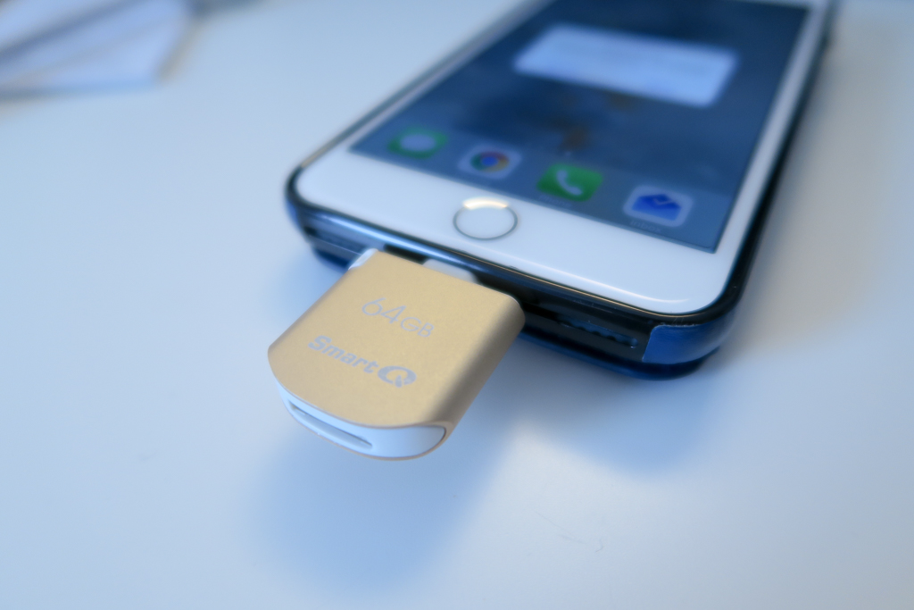 SmartQ Lightning pen drive review - The Gadgeteer