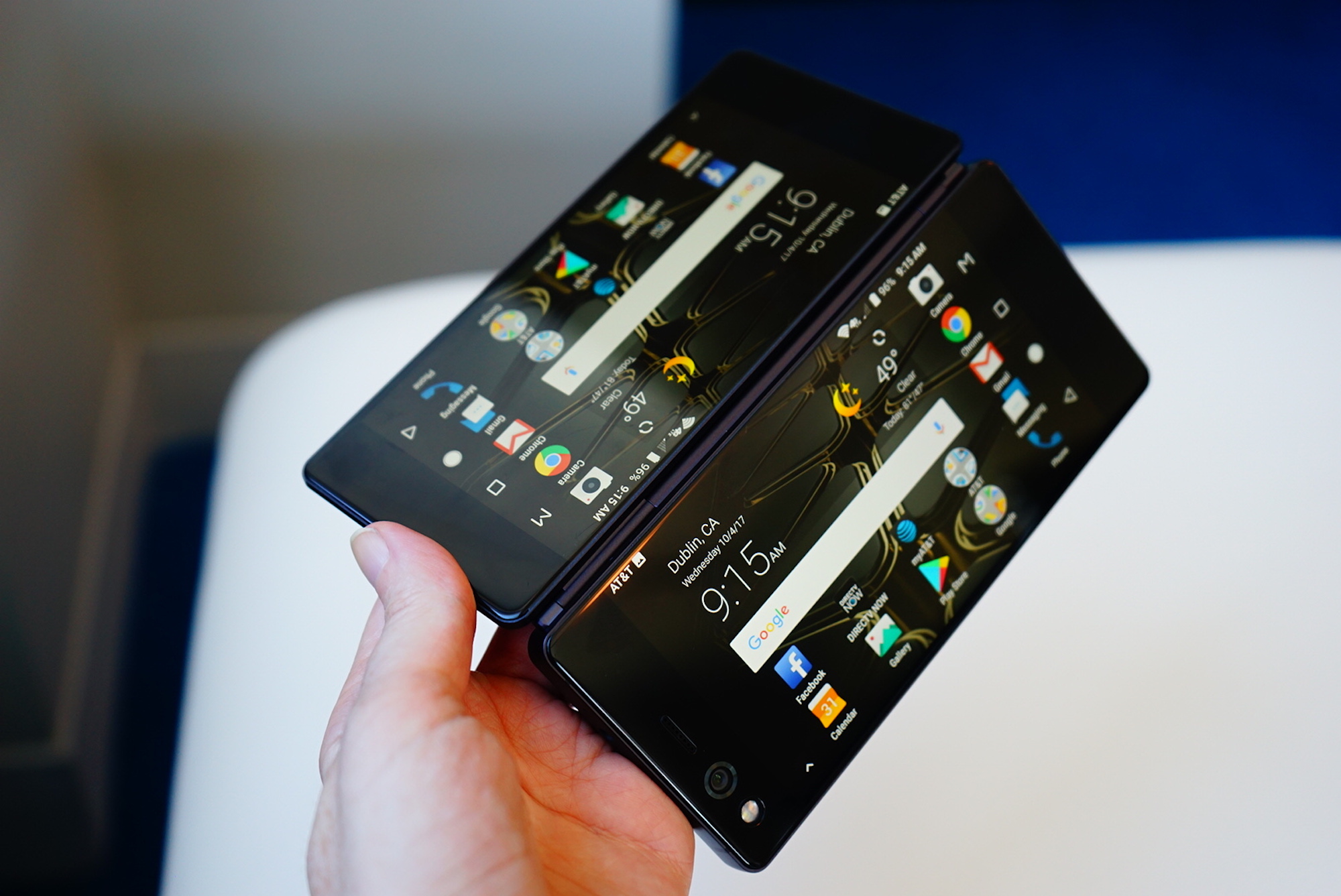 ZTE Axon M’s dual screen foldable smartphone will make you do a double ...