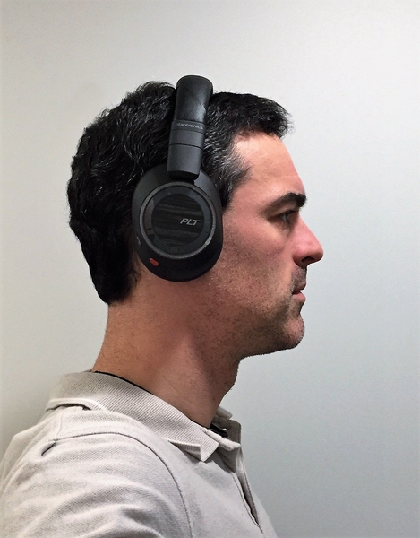 Plantronics Voyager 8200 UC Bluetooth headset with noise canceling ...