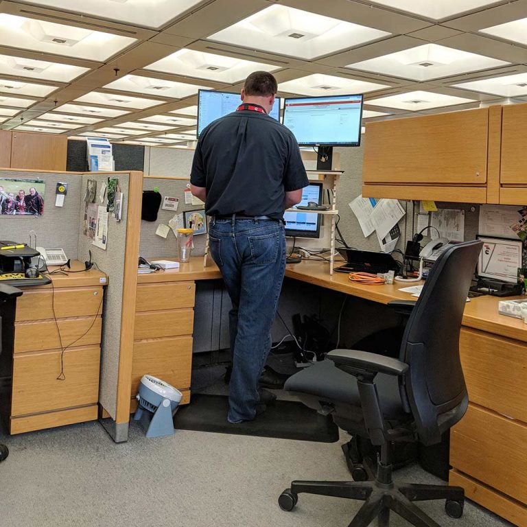 Well Desk Double Monitor standing desk review - The Gadgeteer