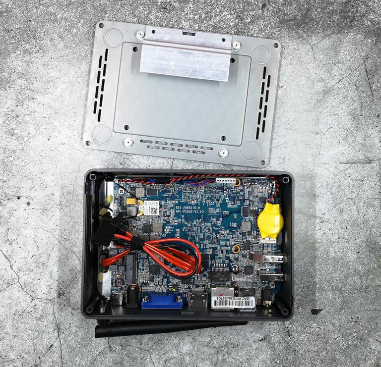 Azulle Byte3 fanless mini desktop PC review - The Gadgeteer
