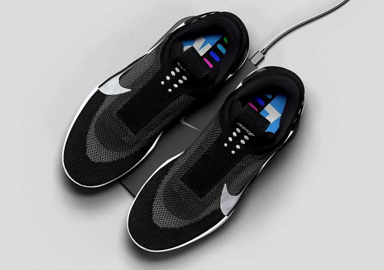 Nike's new self-lacing, smart basketball shoe is the future of the game ...