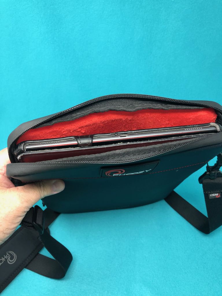 Phoozy Capsule tablet and laptop case review - The Gadgeteer