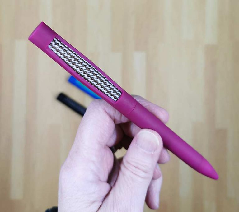 Mesh-It fidget pen review - The Gadgeteer