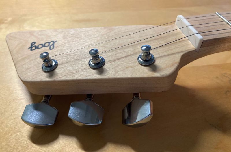 Loog Pro Electric Guitar review - The Gadgeteer