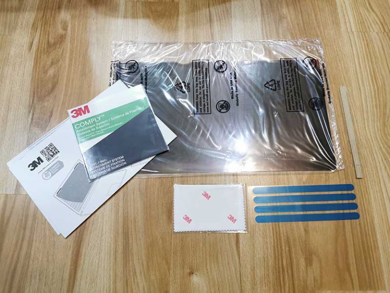 3M™ Gold Privacy Filter with 3M™ COMPLY™ Attachment System review - The ...