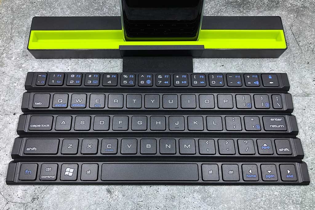 Foldable Stick Bluetooth keyboard review - The Gadgeteer