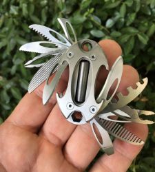 This tiny multi-tool puts 21 tools on your key ring - The Gadgeteer