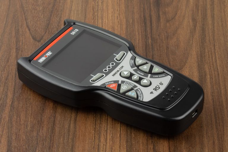 Innova CarScan Pro 5610 OBD2 vehicle diagnostic tool review - The Gadgeteer
