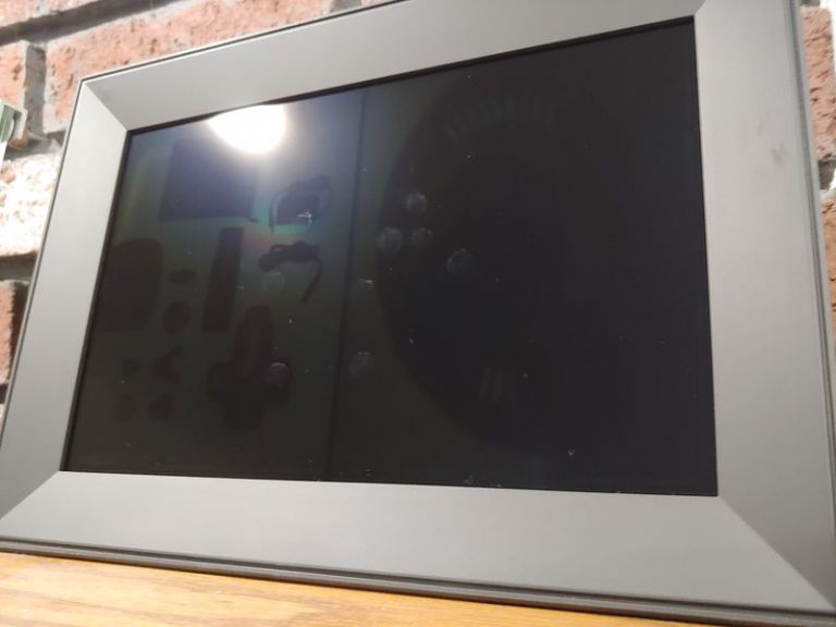 Aura Carver smart digital picture frame review - The Gadgeteer