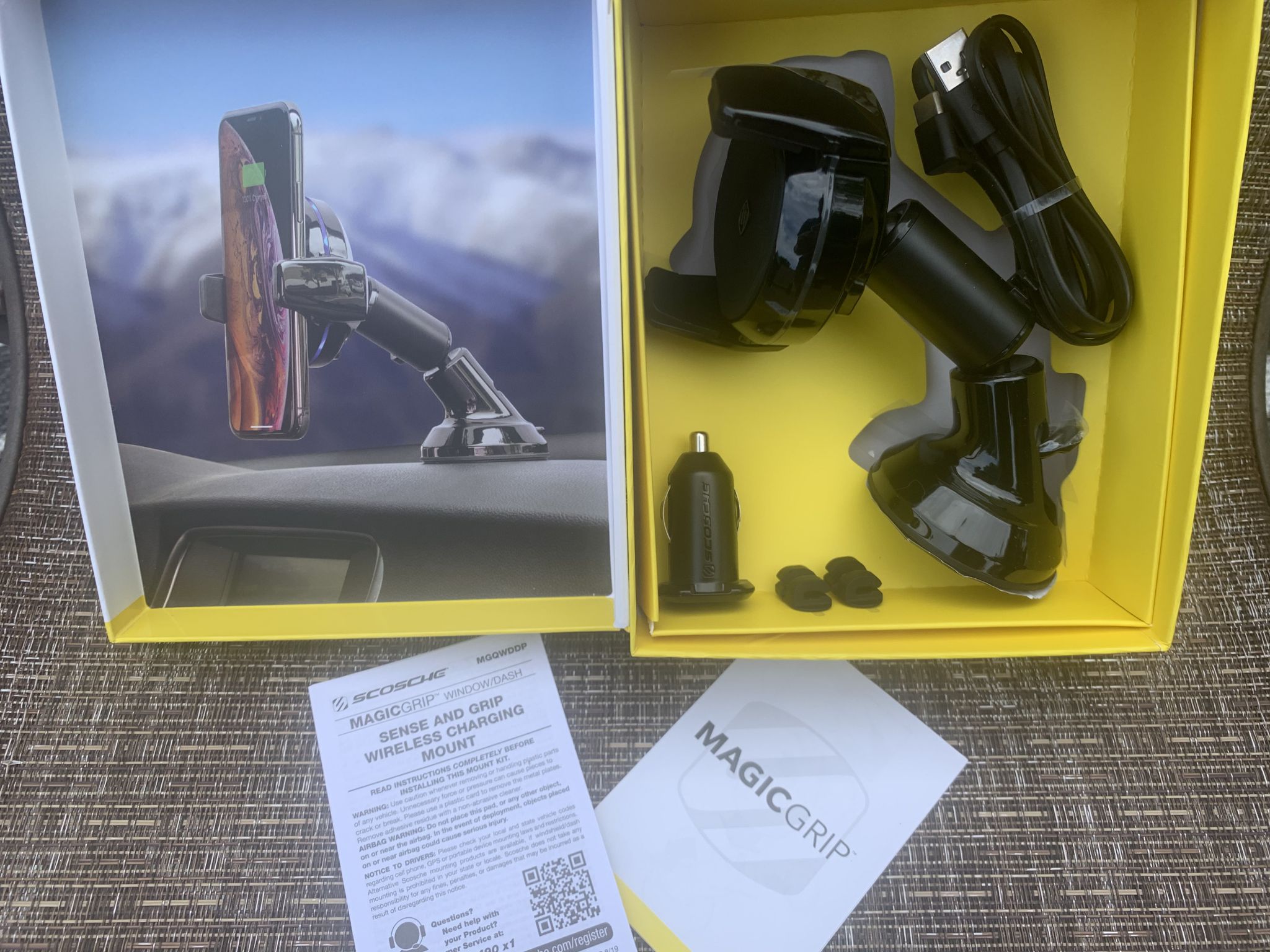 Scosche Magicgrip Wireless Charging Auto Grip Mount Review The Gadgeteer