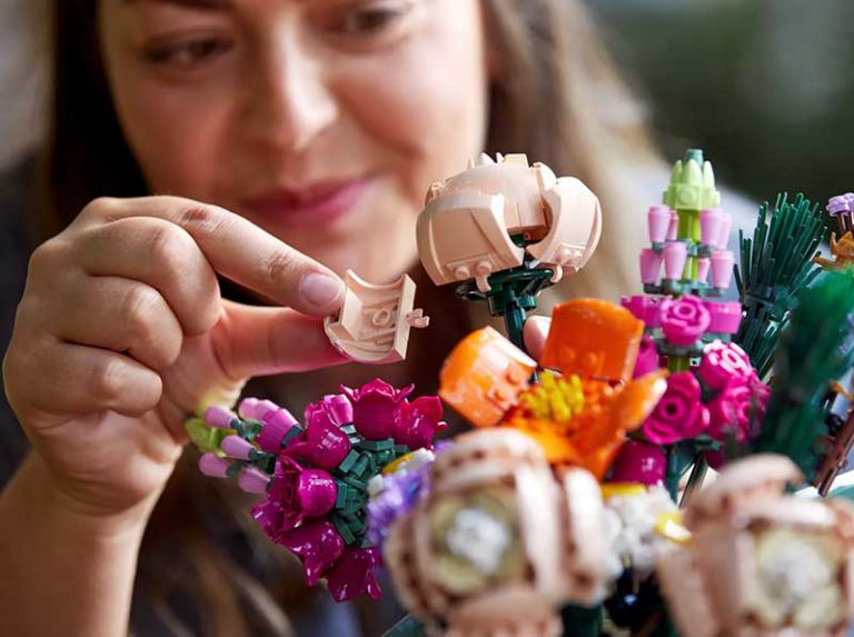 A LEGO set that lets you create flowers that never wilt - The Gadgeteer