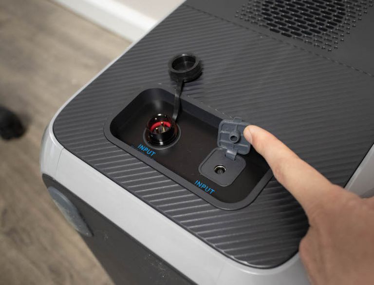 Bluetti AC200P 2000Wh/2000W Portable Power Station review - all the ...