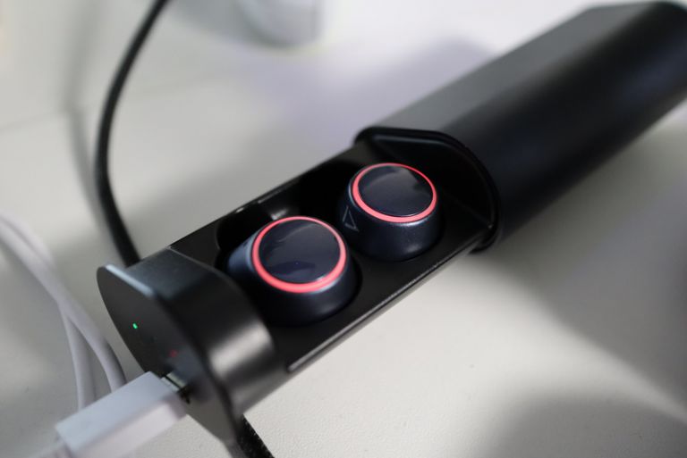 Creative Outlier Air V2 In-ear headphones review - premium sound and ...