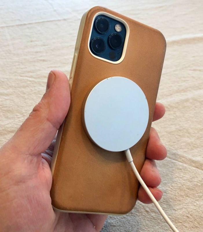 Nomad Rugged Case with Magsafe for iPhone 12 & 12 Pro review - The ...