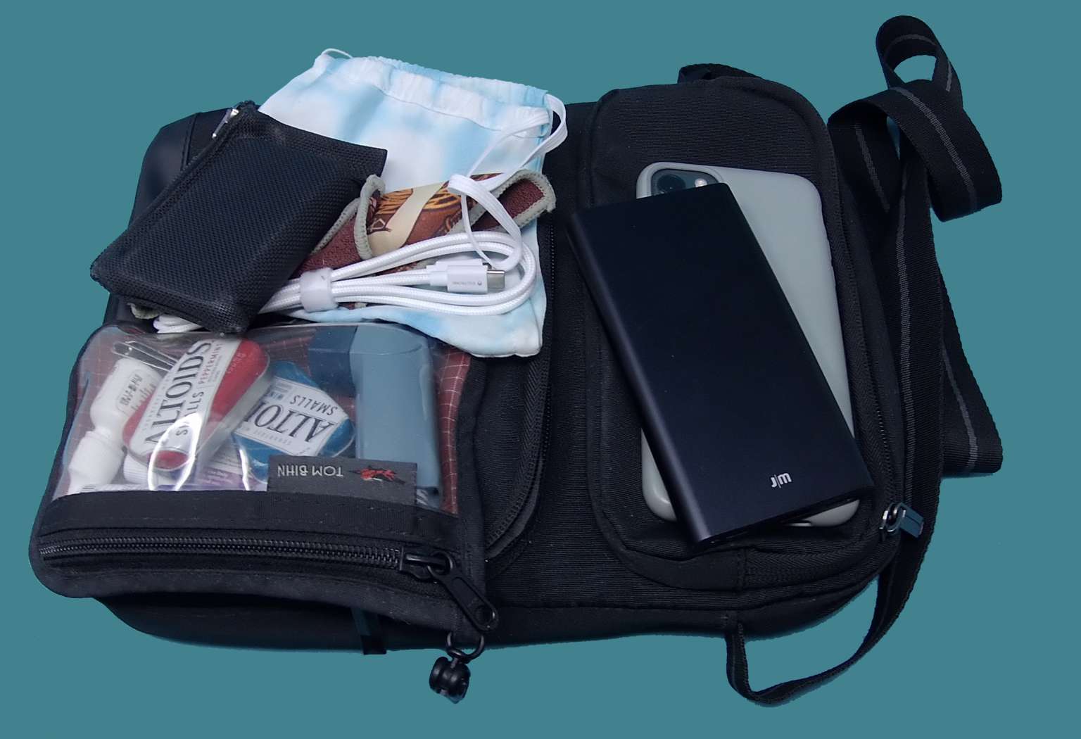Solo New York Ludlow universal tablet sling bag review - The Gadgeteer