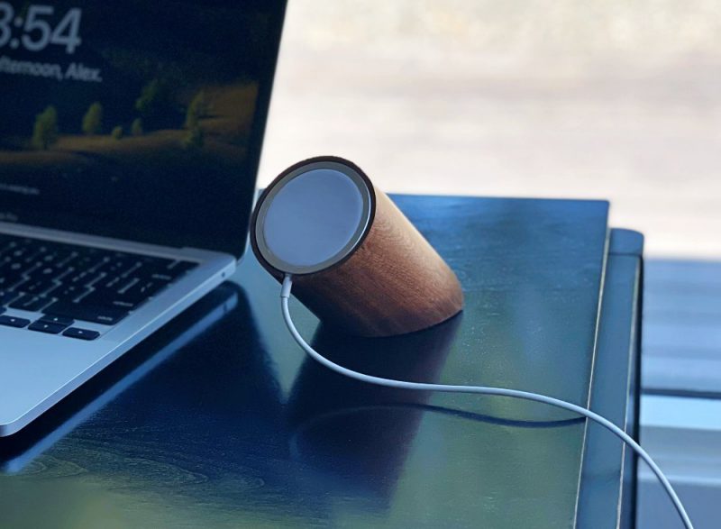 Rolling Square MagSafe® Desk Stand review - A wooden stand designed to ...