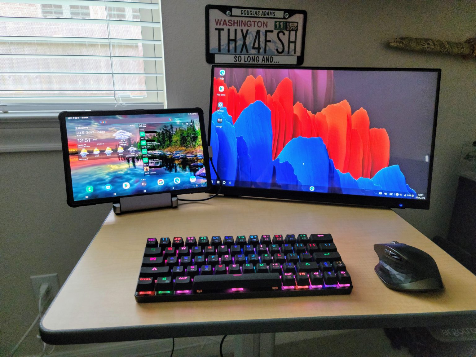 Satechi iPad Pro Aluminum Stand Hub review - Make your tablet a ...