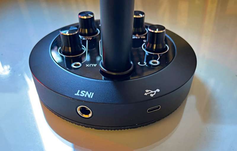 Mackie Element Series Chromium Microphone review - A desktop mic for ...