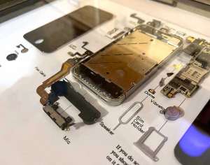 Geekmem review - Put a deconstructed iPhone on your wall - The Gadgeteer