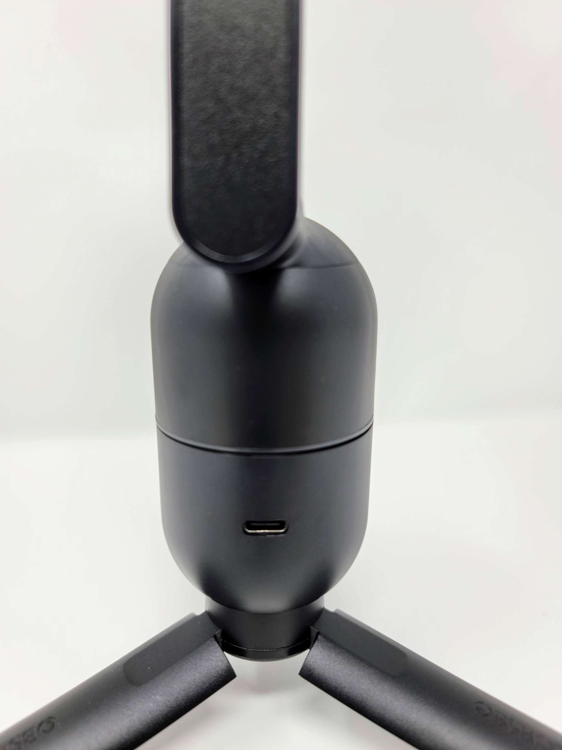 Obsbot ME AI selfie mount review - it's a cameraman you don't have to ...