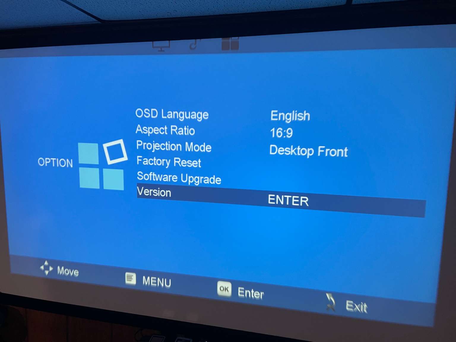 Asakuki Avigator 455W video projector review - Santa is coming and so ...