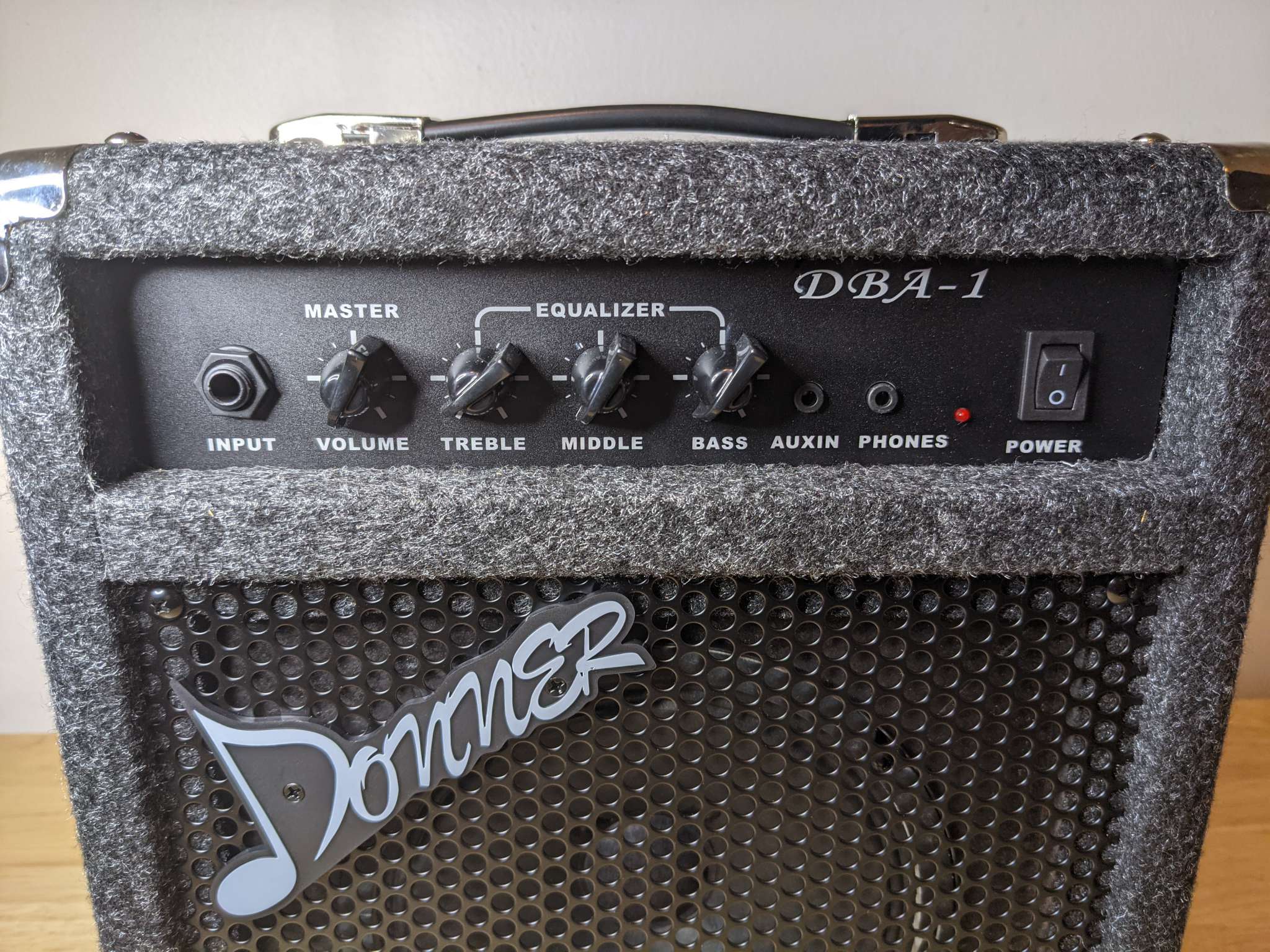 Donner DBA-1 15W Bass Guitar Amplifier review - Big sound in a little ...