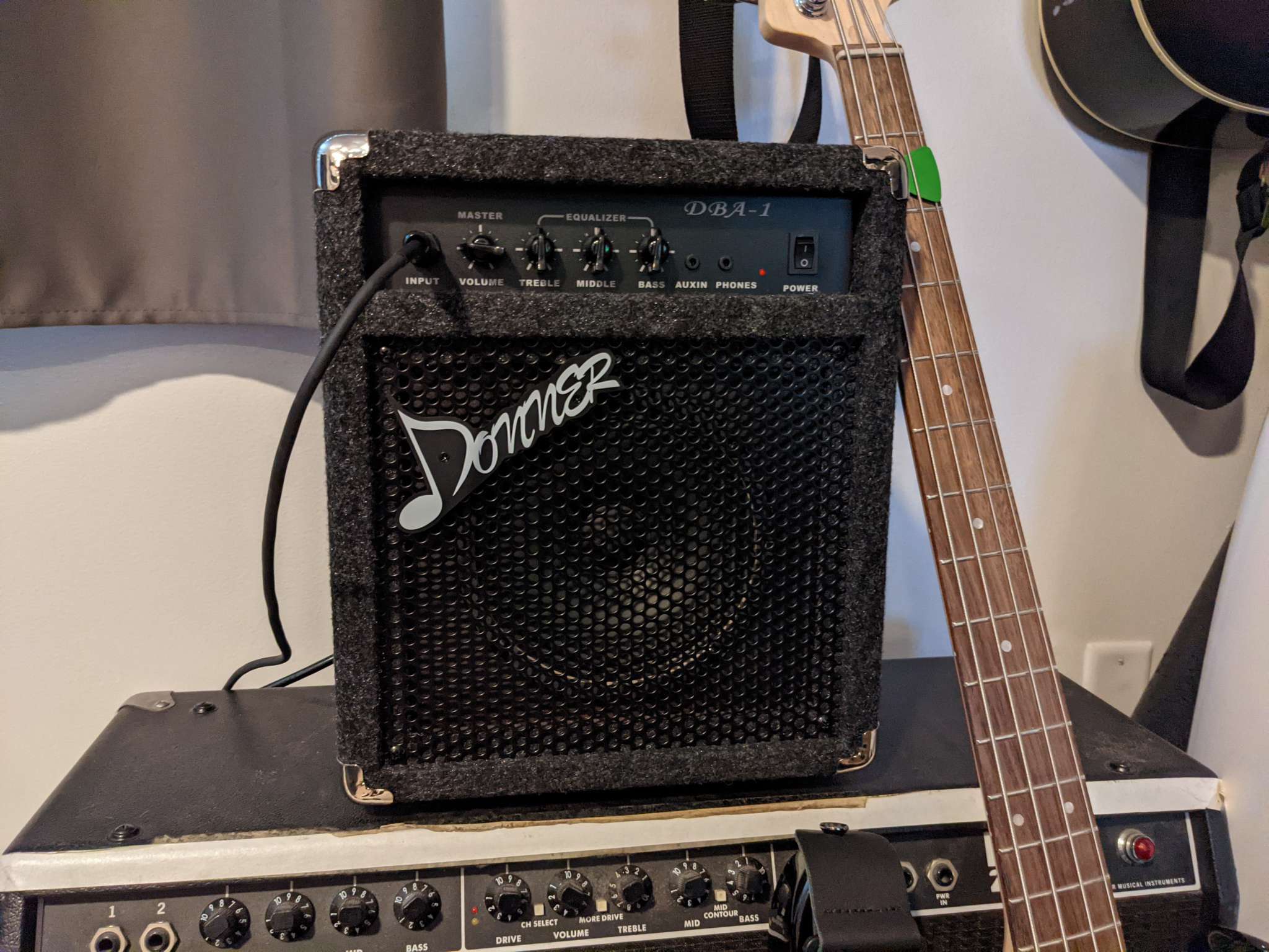 Donner DBA-1 15W Bass Guitar Amplifier review - Big sound in a little ...