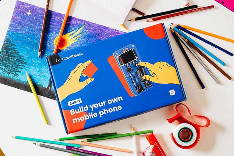 Build your own phone with the CircuitMess kit - The Gadgeteer