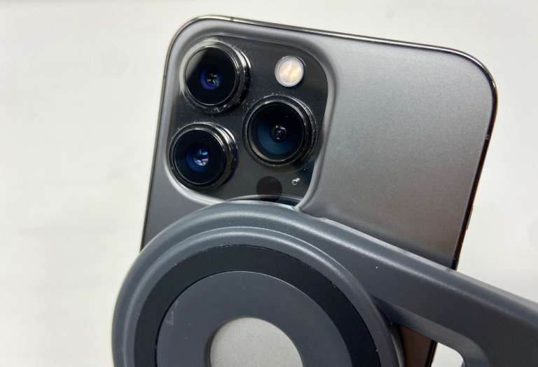 STM Goods MagArm review - Now your iPhone can hang out with your ...