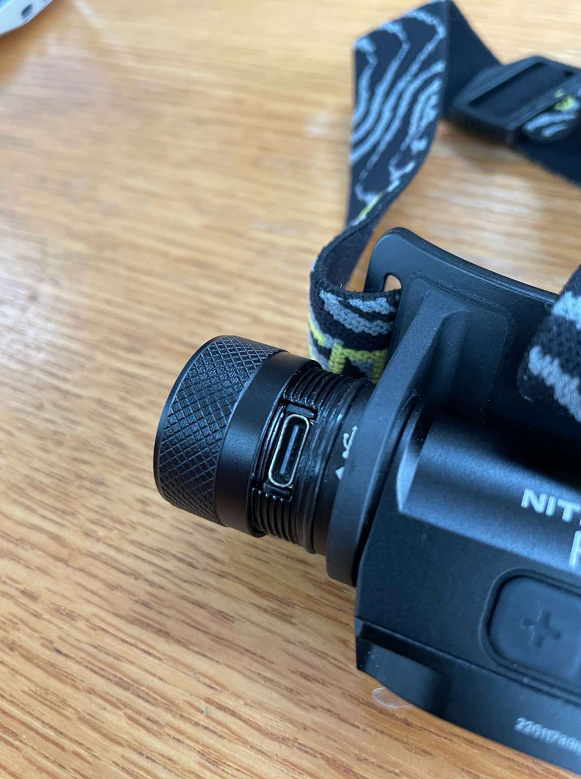 Nitecore HC68 High-Performance Dual Beam E-Focus Headlamp review ...