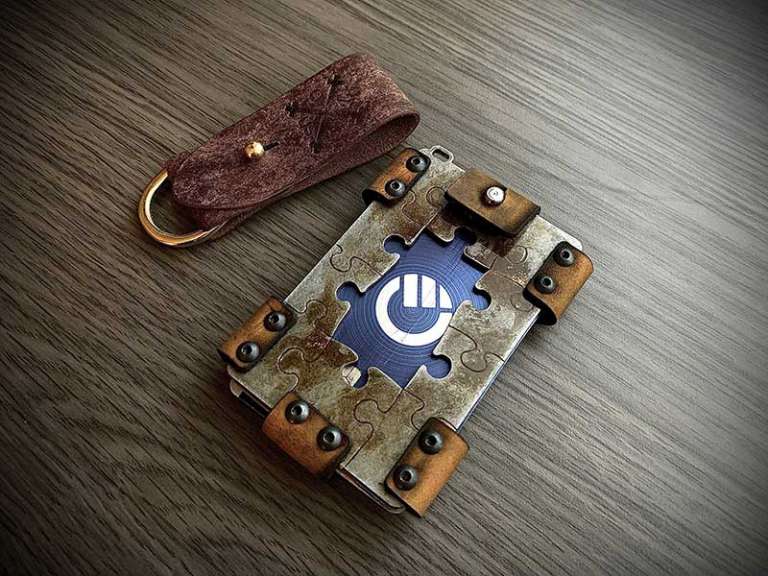 This wallet isn't very practical for your EDC, but it's just so cool ...