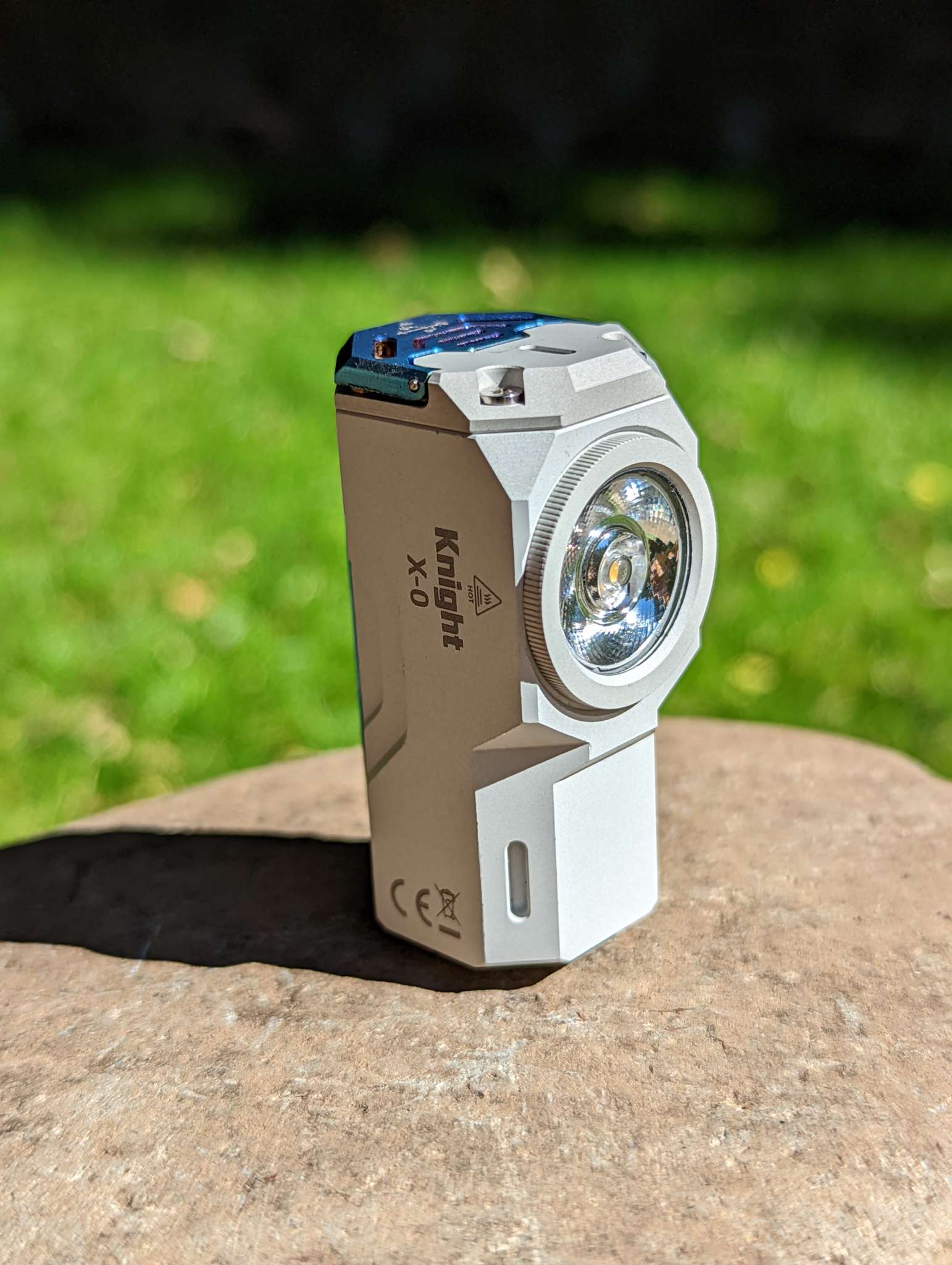Wuben X-0 Knight rechargeable flashlight review - a mini magnetized ...