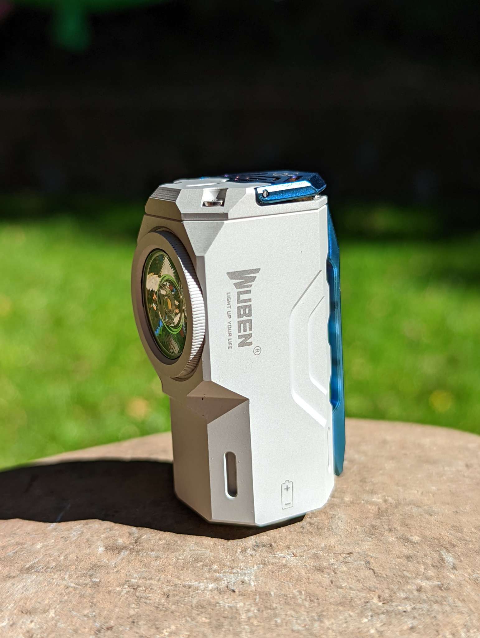 Wuben X-0 Knight rechargeable flashlight review - a mini magnetized ...