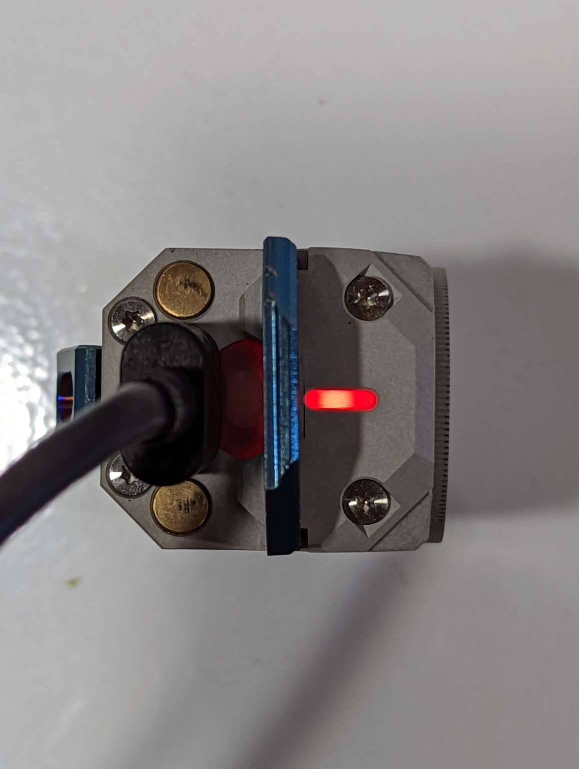 Wuben X-0 Knight rechargeable flashlight review - a mini magnetized ...