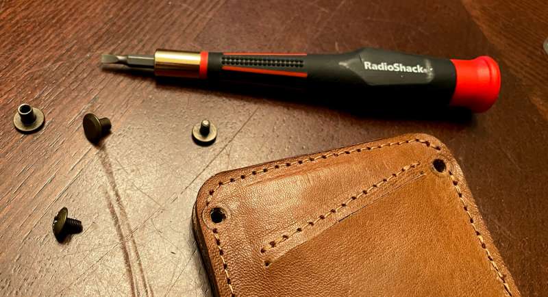 Geometric Goods “The Minimalist” Leather AirTag wallet review - Never ...