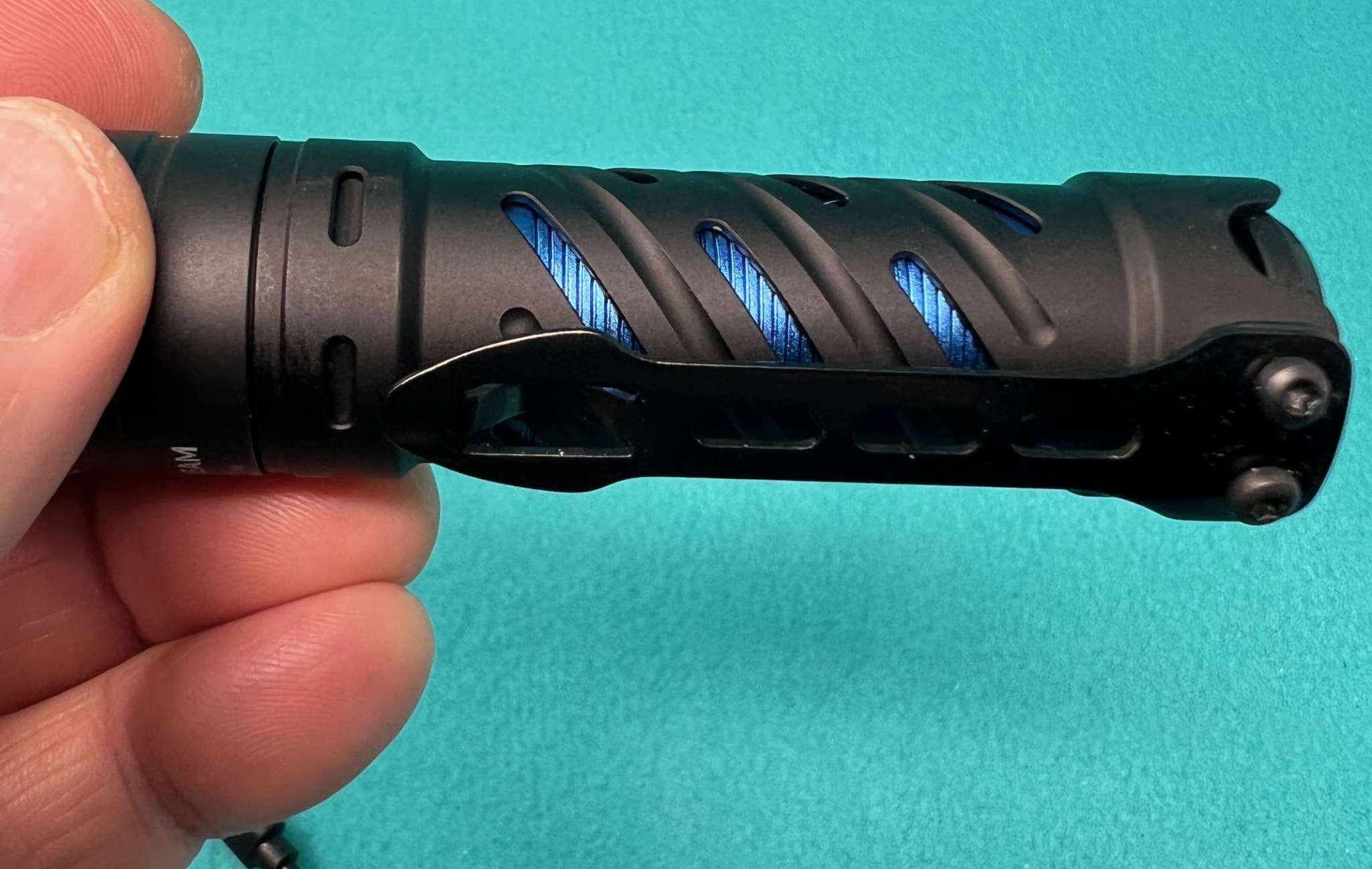 AceBeam E70 mini flashlight review - A flashlight for the fashion ...