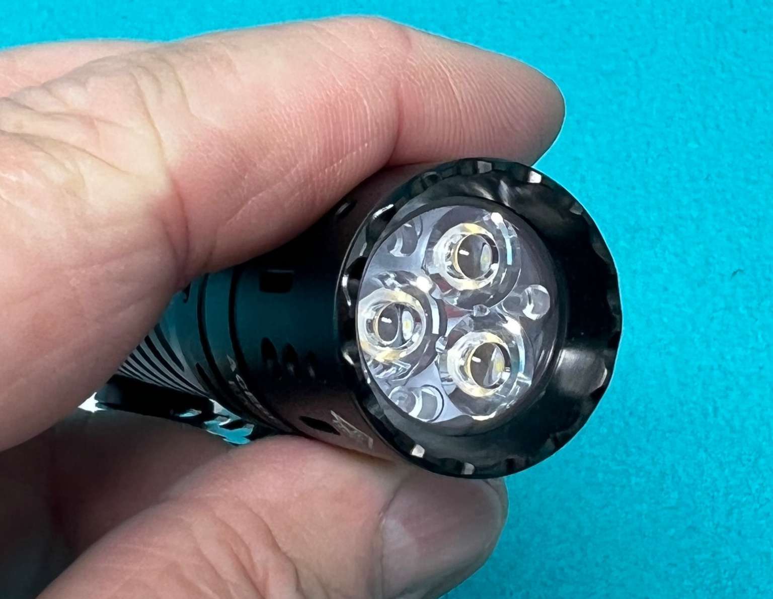 AceBeam E70 mini flashlight review - A flashlight for the fashion ...