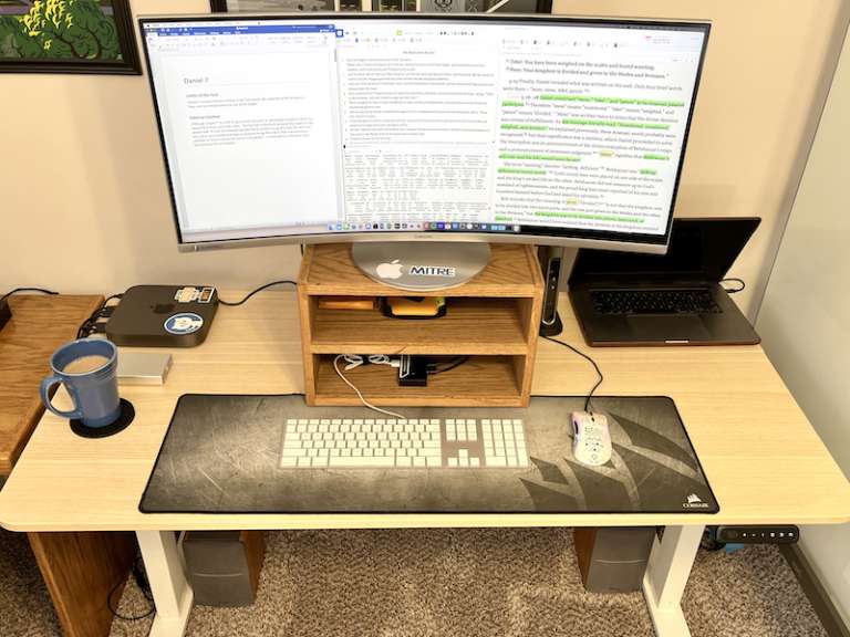 Maidesite Pro Series 55 Standing Desk review - The Gadgeteer