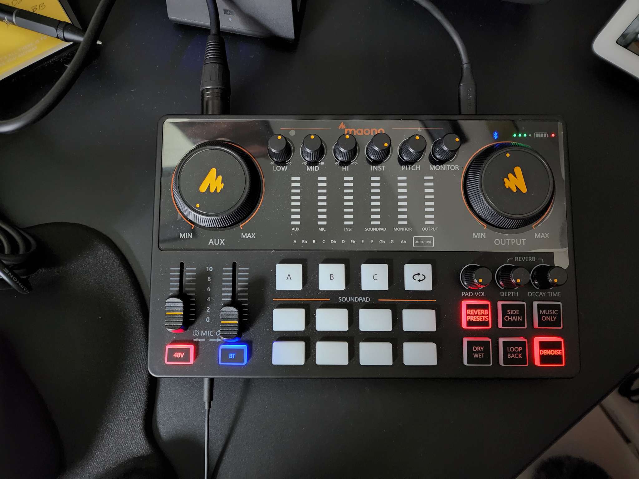 MAONOCASTER E2A Portable All-In-One Podcast Production Studio review ...