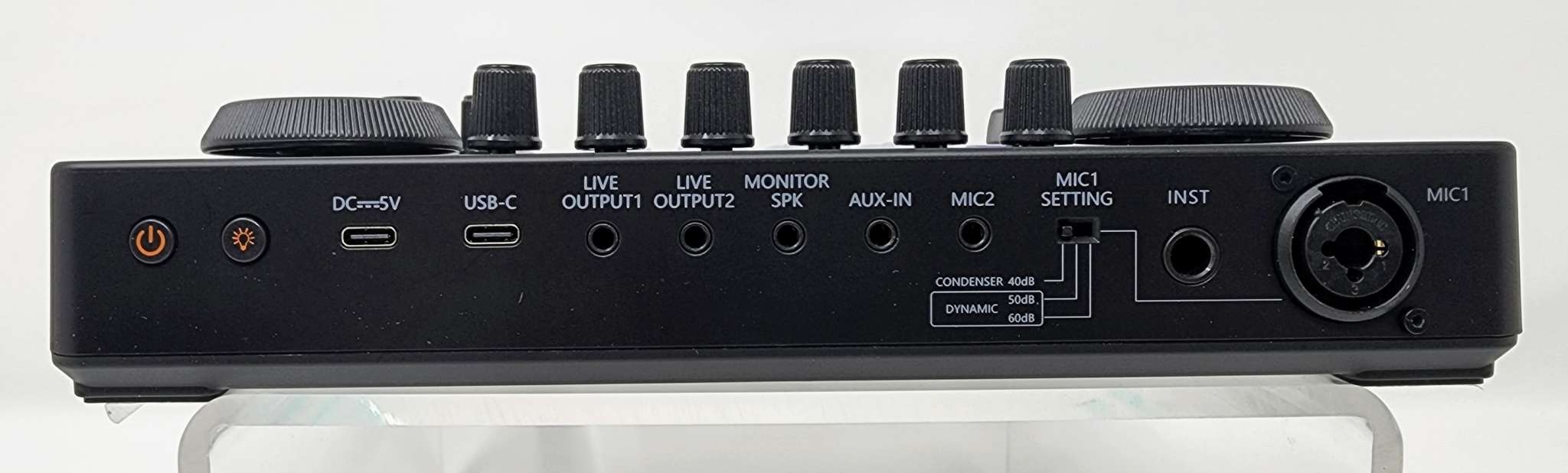 MAONOCASTER E2A Portable All-In-One Podcast Production Studio review ...