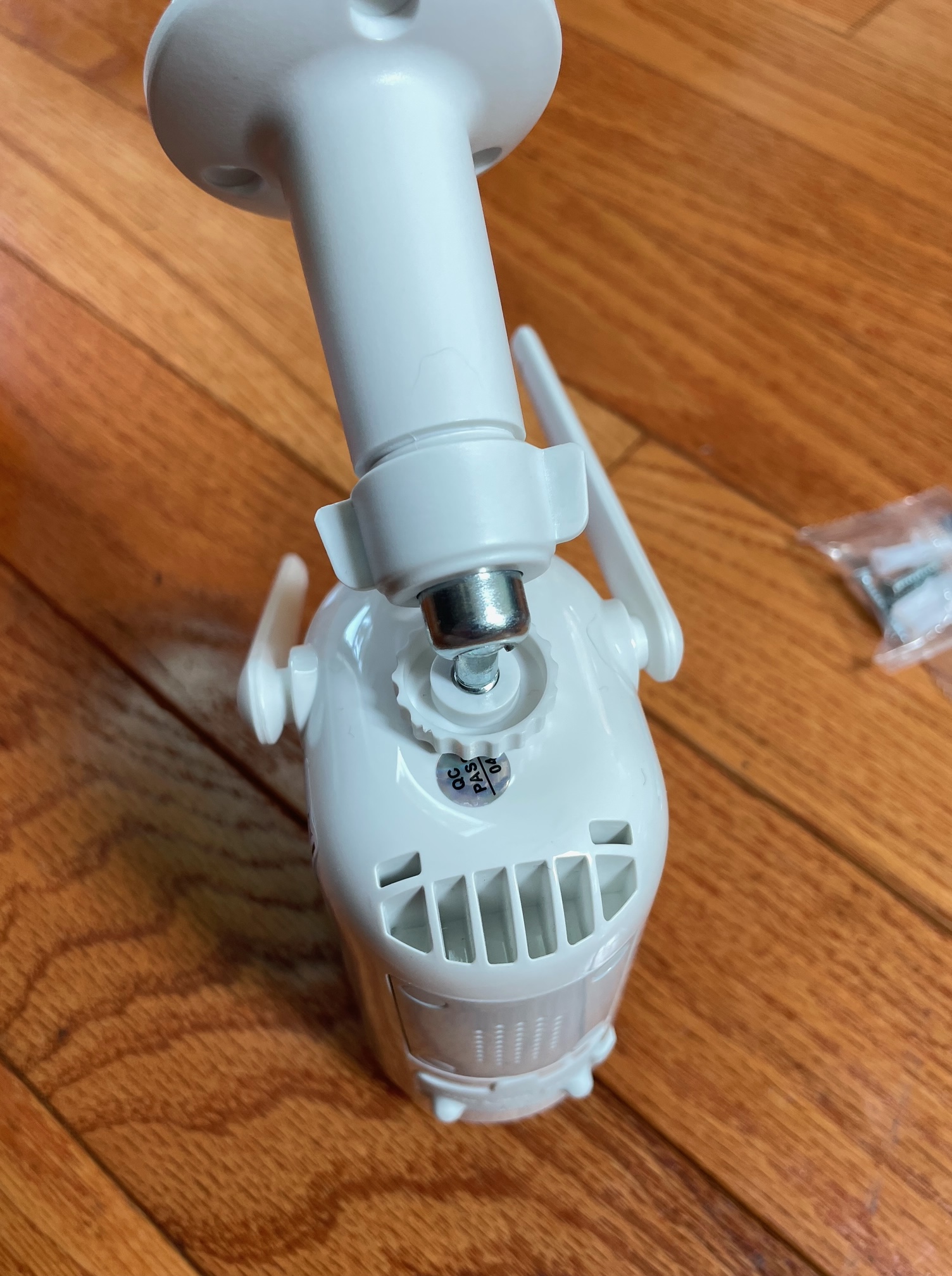 Euki ZY-E3 solar-powered Wifi security camera review – Prevent porch ...